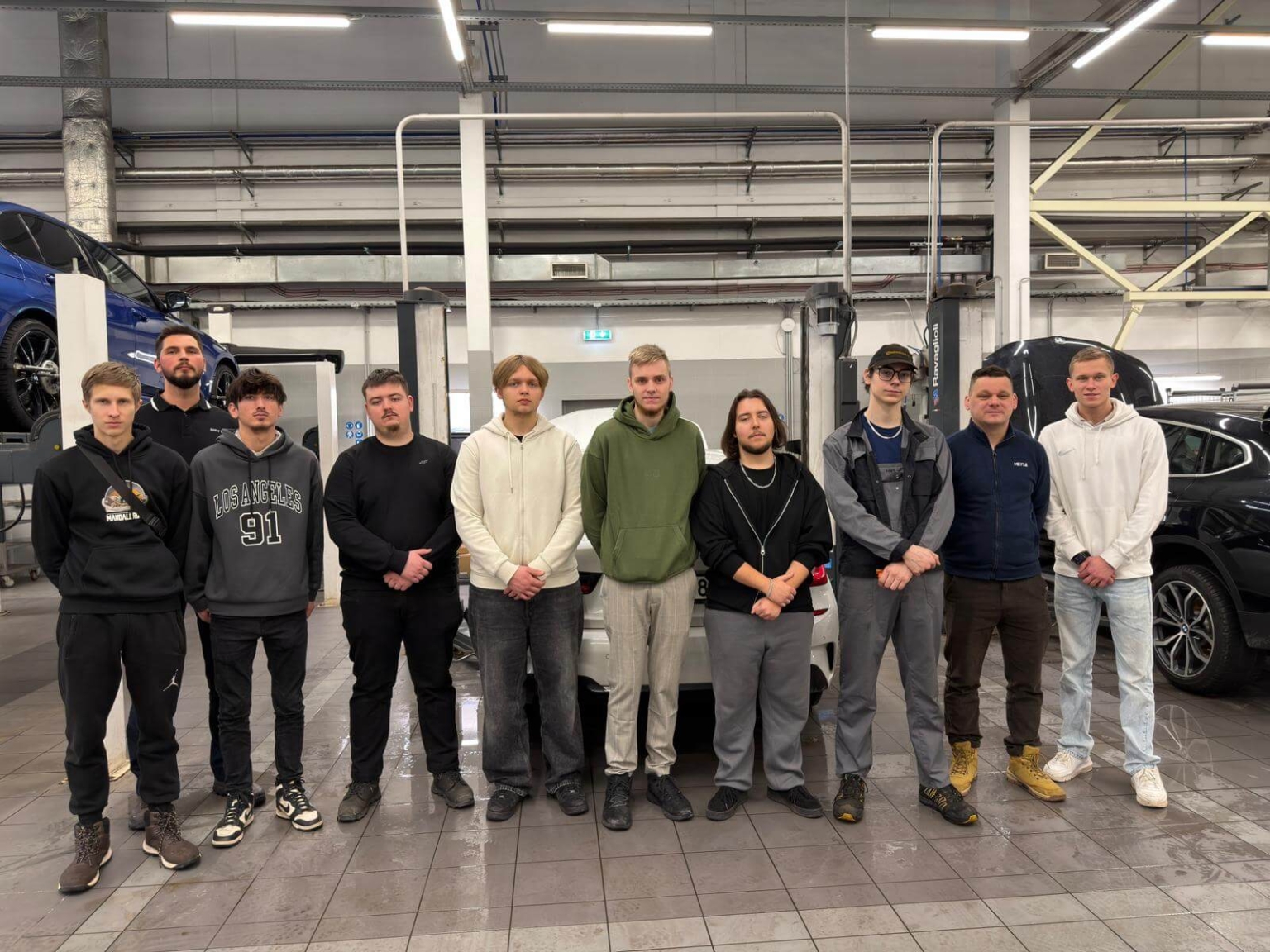 Automehāniķu mācību ekskursija uz Inchcape Motors Latvia SIA ...